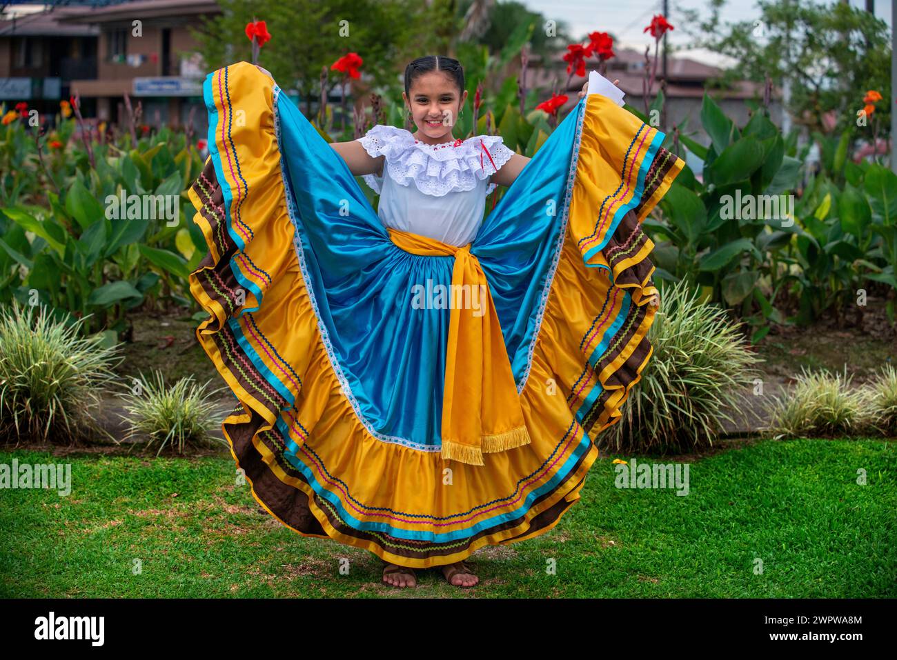 Traditional costumes dances costa rica hi-res stock photography and ...