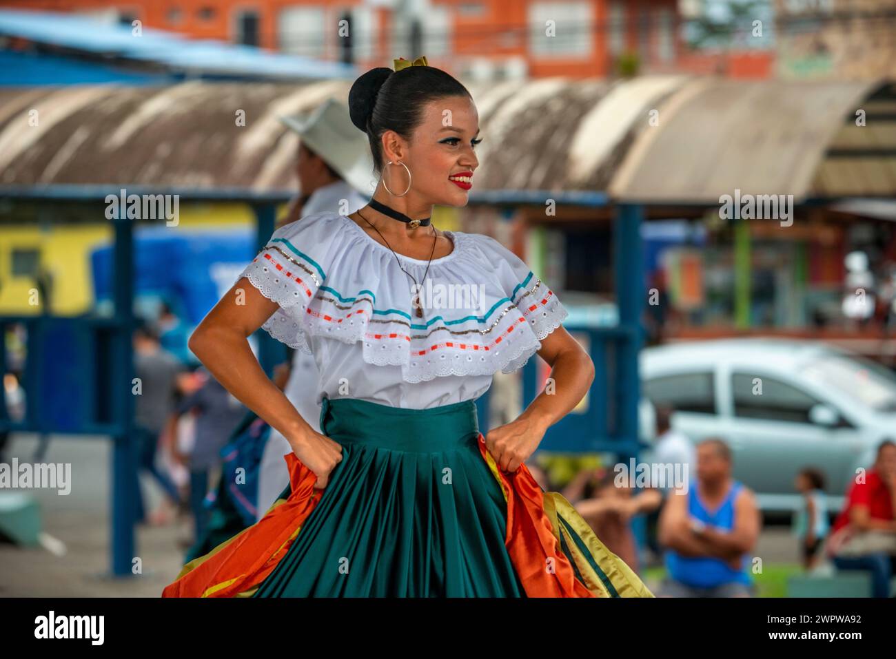 Traditional costumes dances costa rica hi-res stock photography and ...