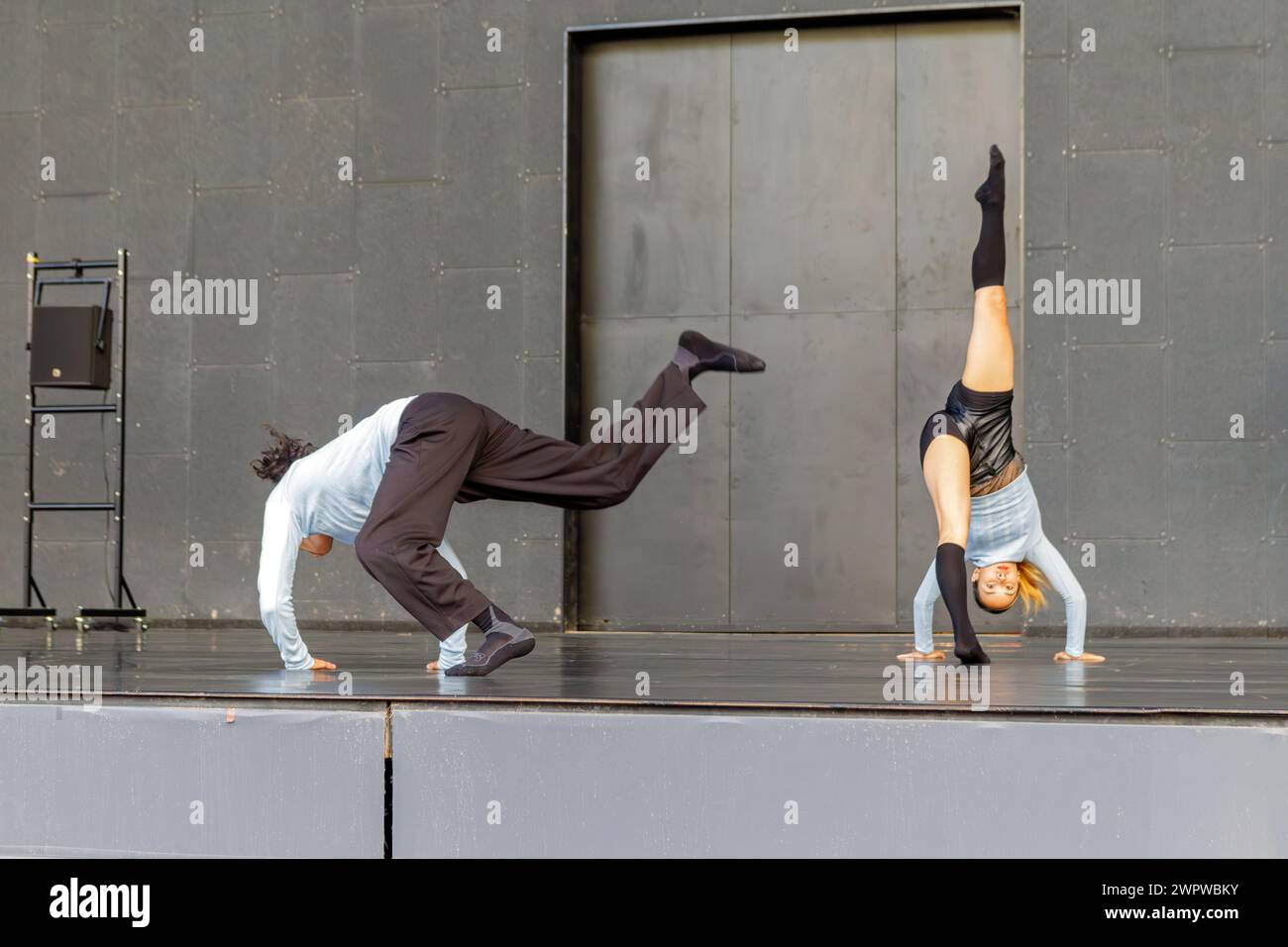 Reflet: Hip-Hop Dance Show with Shihya Peng and Xuan Le. Amphitheatre Claude Nougaro ...