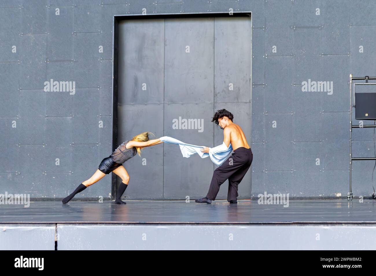 Reflet: Hip-Hop Dance Show with Shihya Peng and Xuan Le. Amphitheatre Claude Nougaro ...