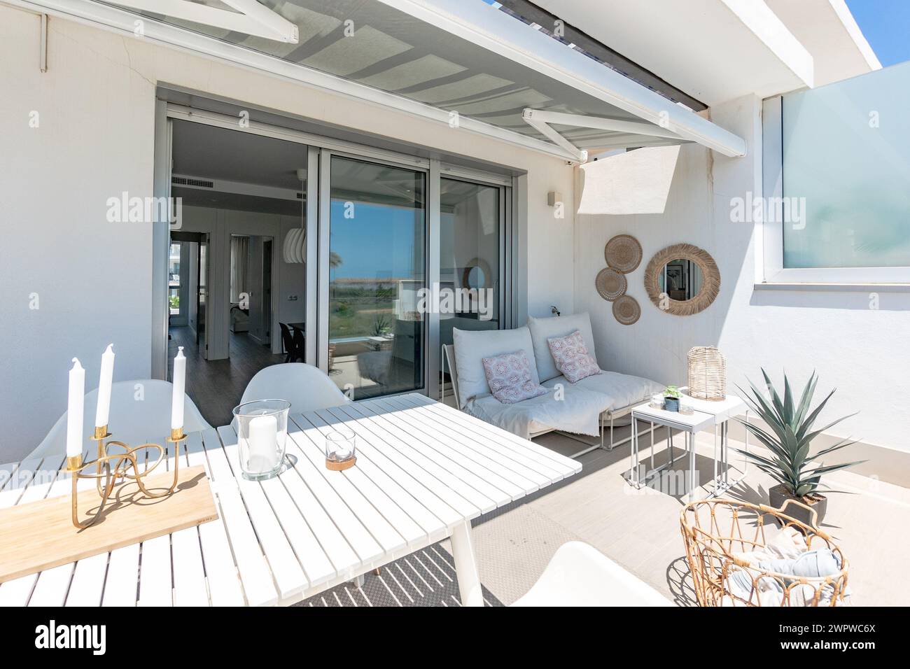 Balcony terrace patio architecture hi-res stock photography and images ...