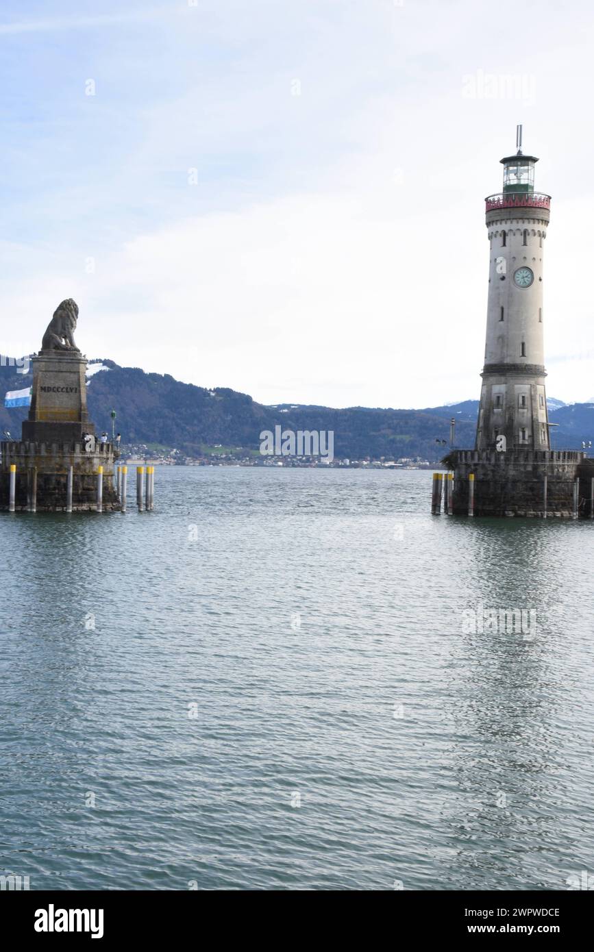 Bayerischer Loewe- Leuchtturm Lindau Bodensee 09.03.2024 Hafen Muenchen ...