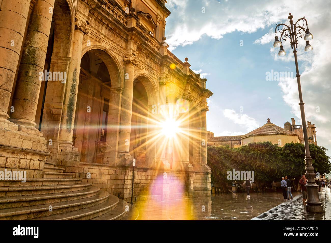 Sun shining through beautiful baroque building in Noto, Sicily, Italy ...