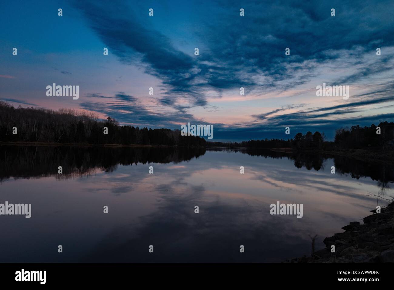 Serene lake sunset cloudy sky hi-res stock photography and images - Alamy