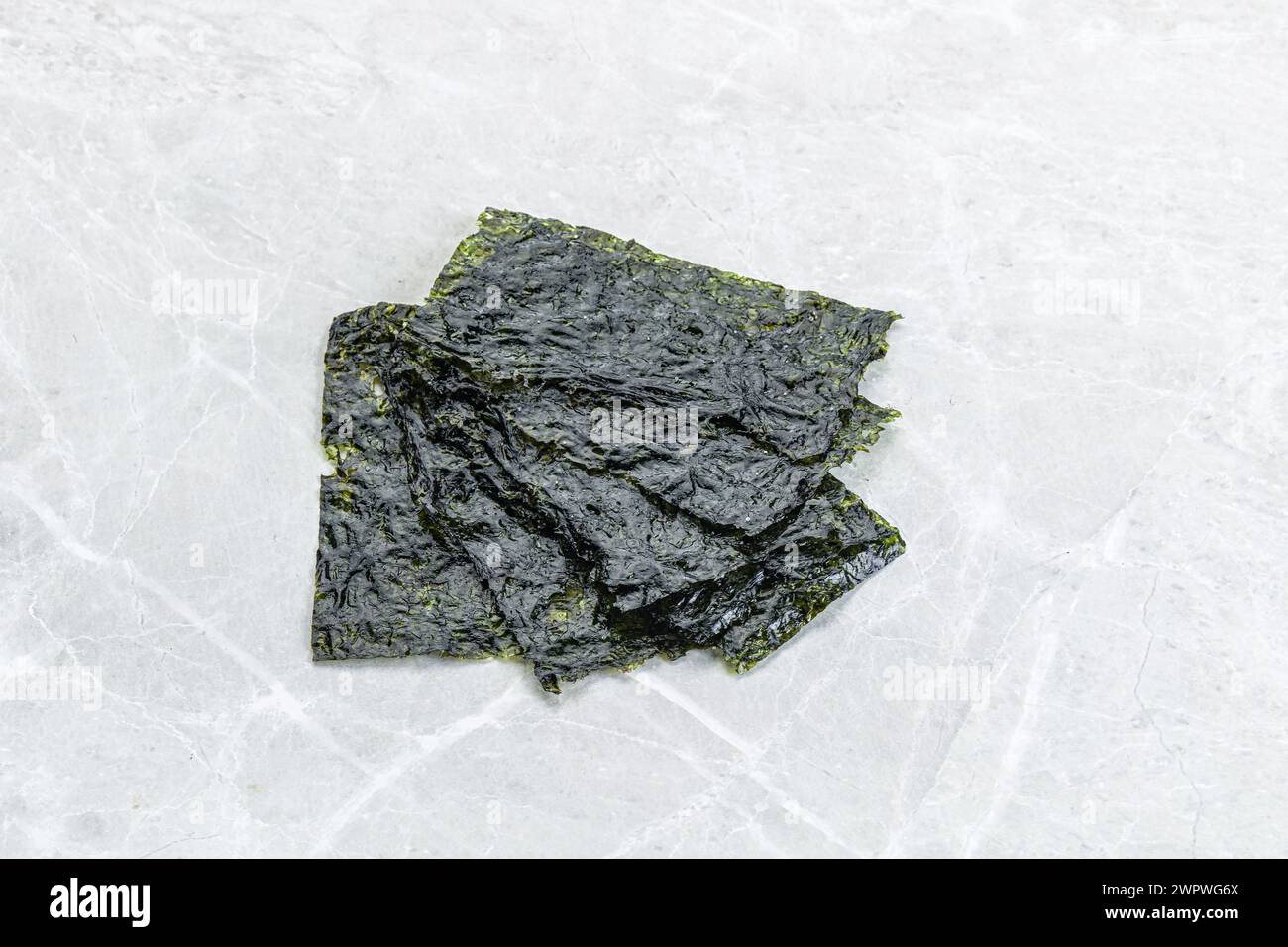 Korean nori seaweed chips heap snack Stock Photo - Alamy