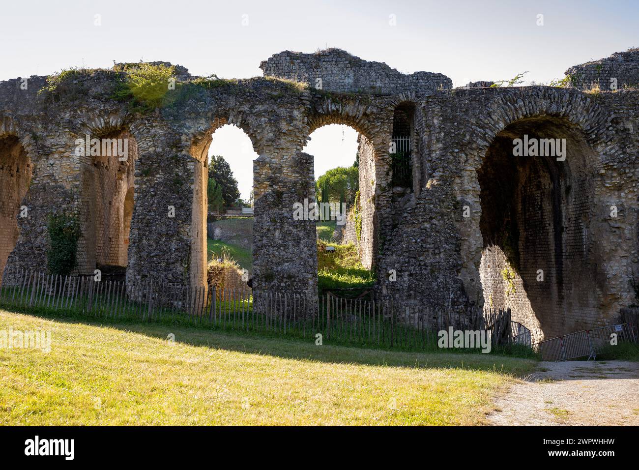 Ruined roman cavea hi-res stock photography and images - Alamy