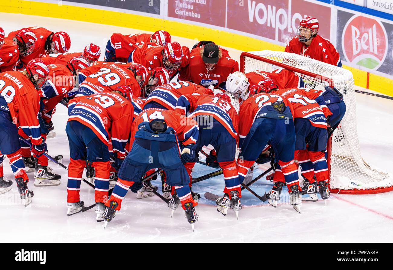 Das Team des IFK Helsinki steht vor dem Spiel gegen die ZSC/GCK Lions ...