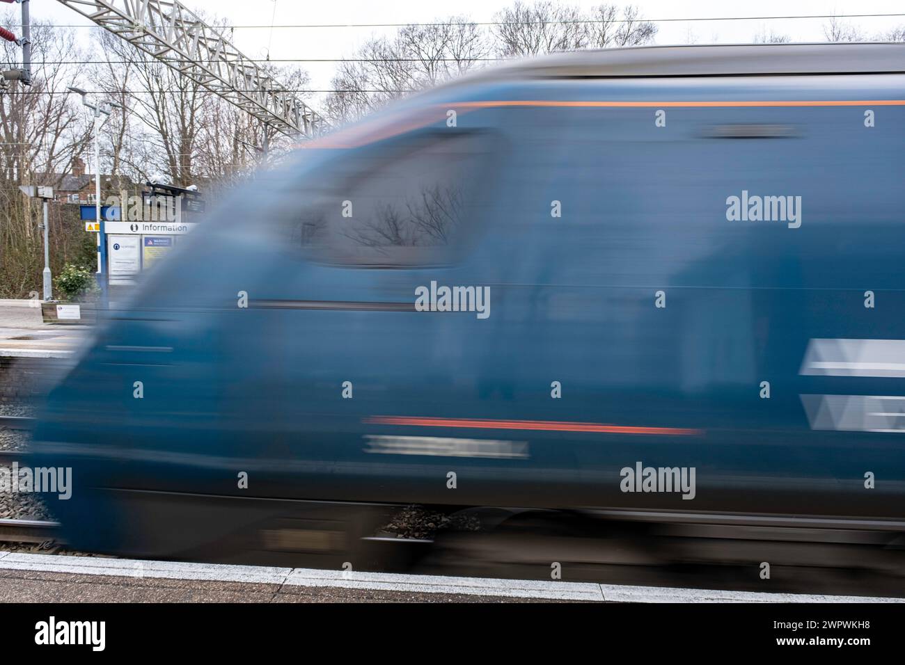 Blurred trains uk hi-res stock photography and images - Alamy