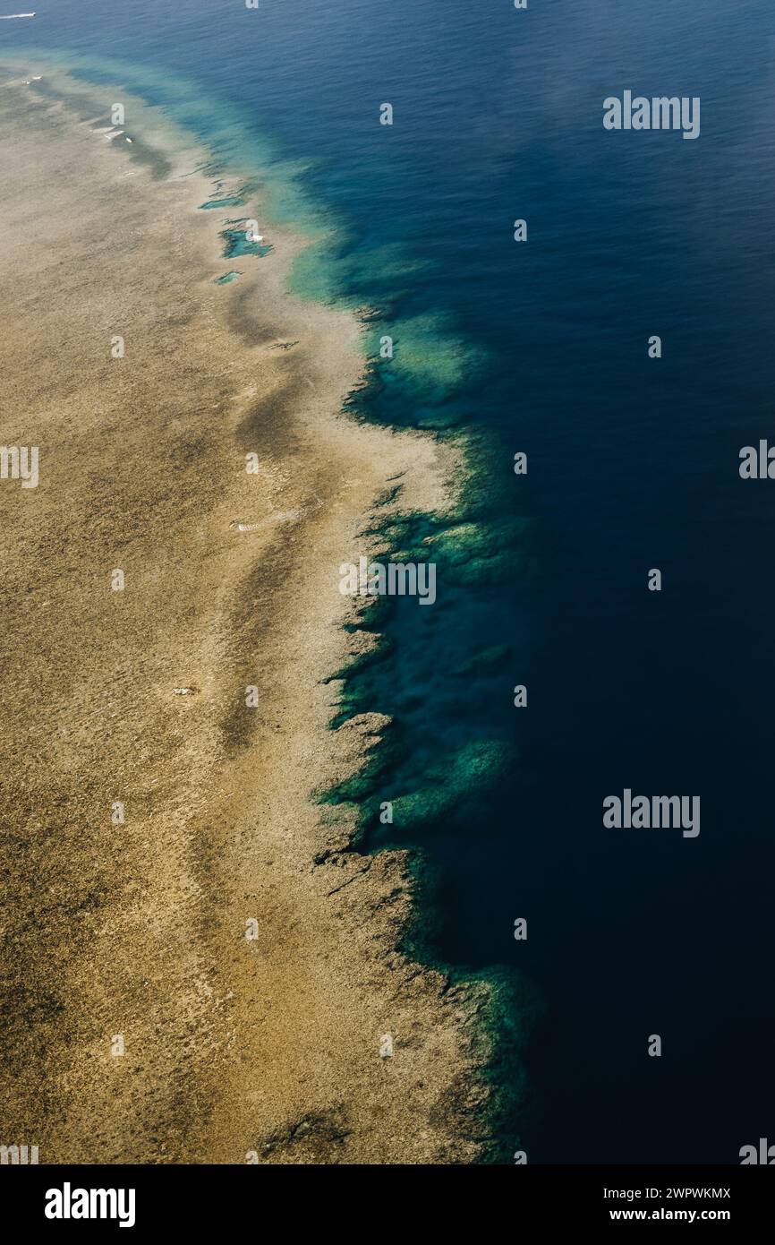Aerial view of Great Barrier Reef coral reef structure in Whitsundays ...