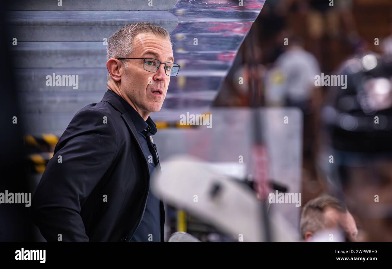 Dan ceman hi-res stock photography and images - Alamy