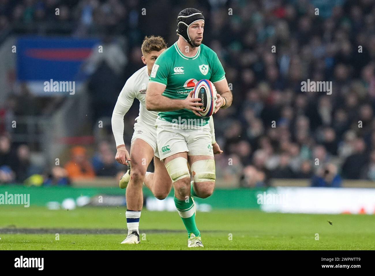 Caelan Doris of Ireland makes a break during the 2024 Guinness 6 ...