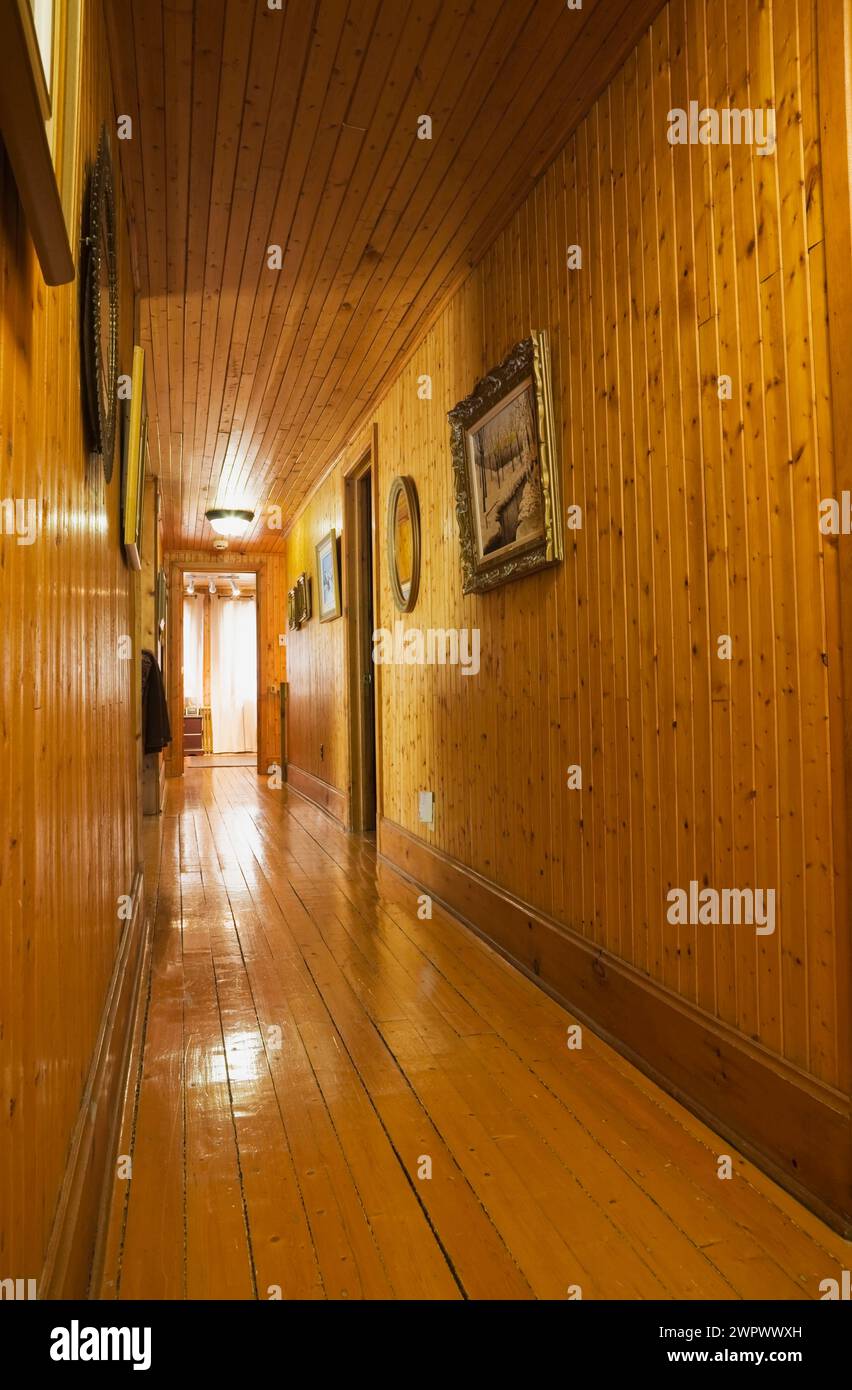 Old hallway hi-res stock photography and images - Alamy