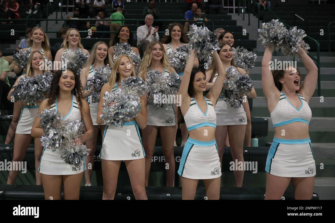 New Orleans, USA. 08th Mar, 2024. The Tulane Green Wave cheerleaders ...