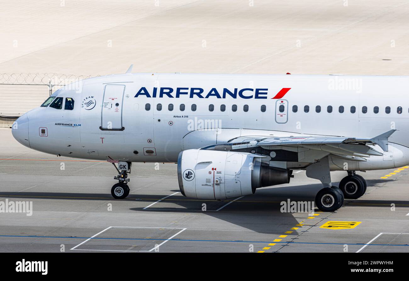 Motor airbus a318 hi-res stock photography and images - Alamy
