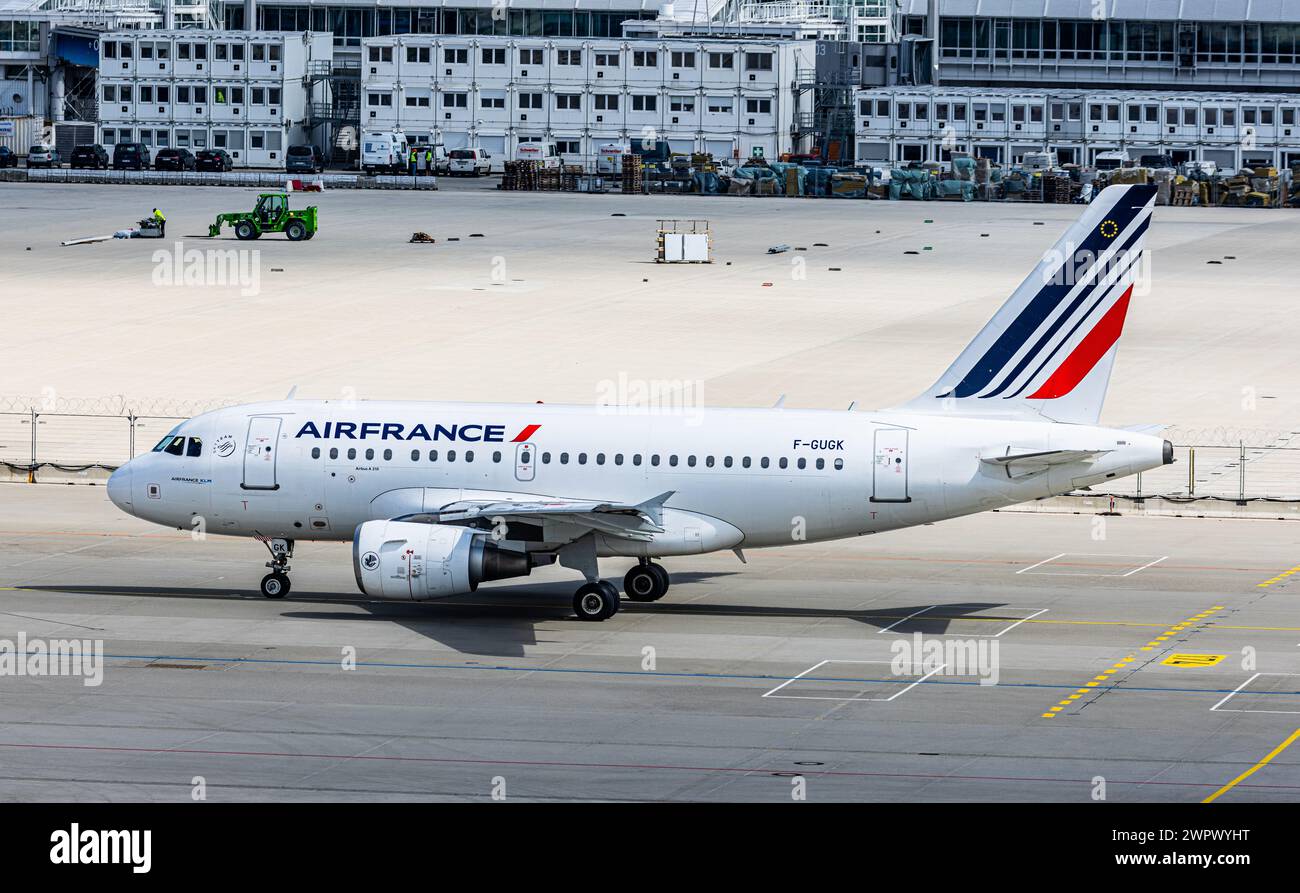 Motor airbus a318 hi-res stock photography and images - Alamy