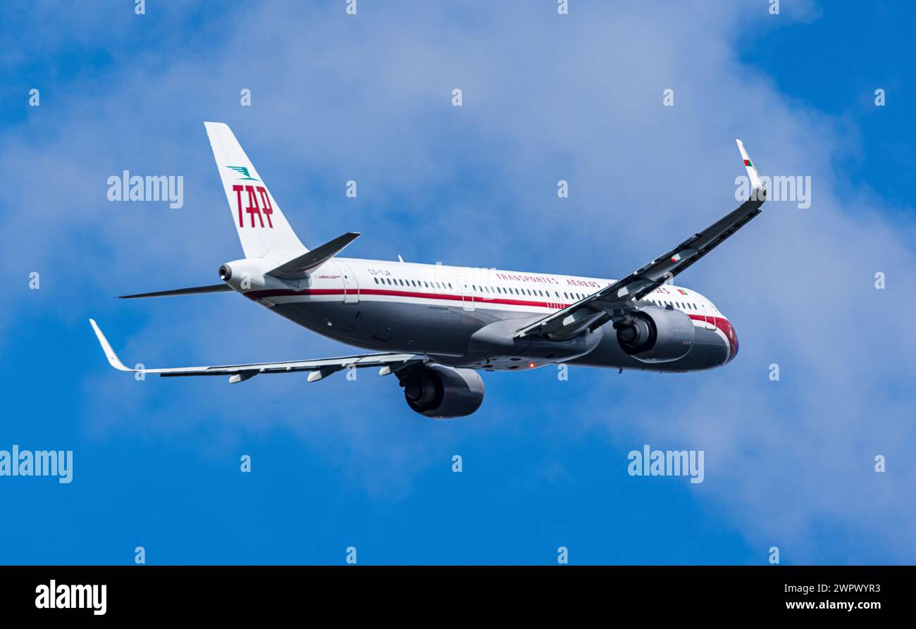 Ein Airbus A321-251NX von TAP Air Portugal startet von der Südbahn des ...