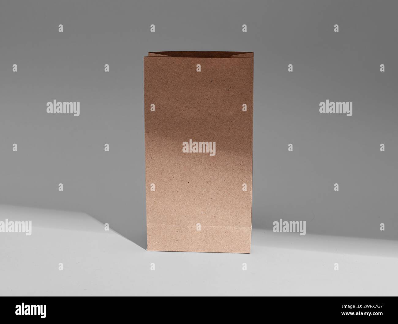 Space craft and light beam hi-res stock photography and images - Alamy