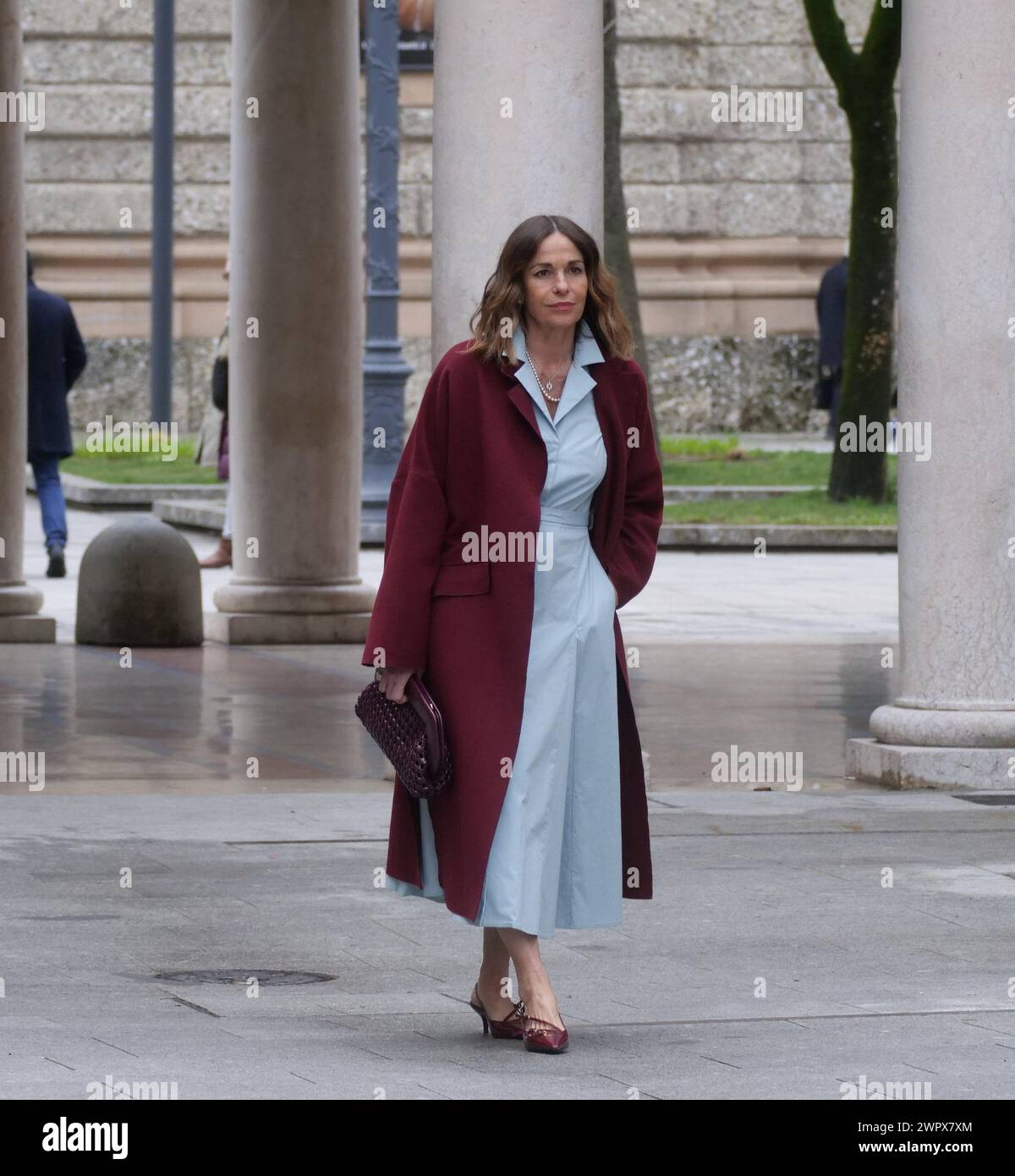 Guests stroll through streets hi-res stock photography and images - Alamy