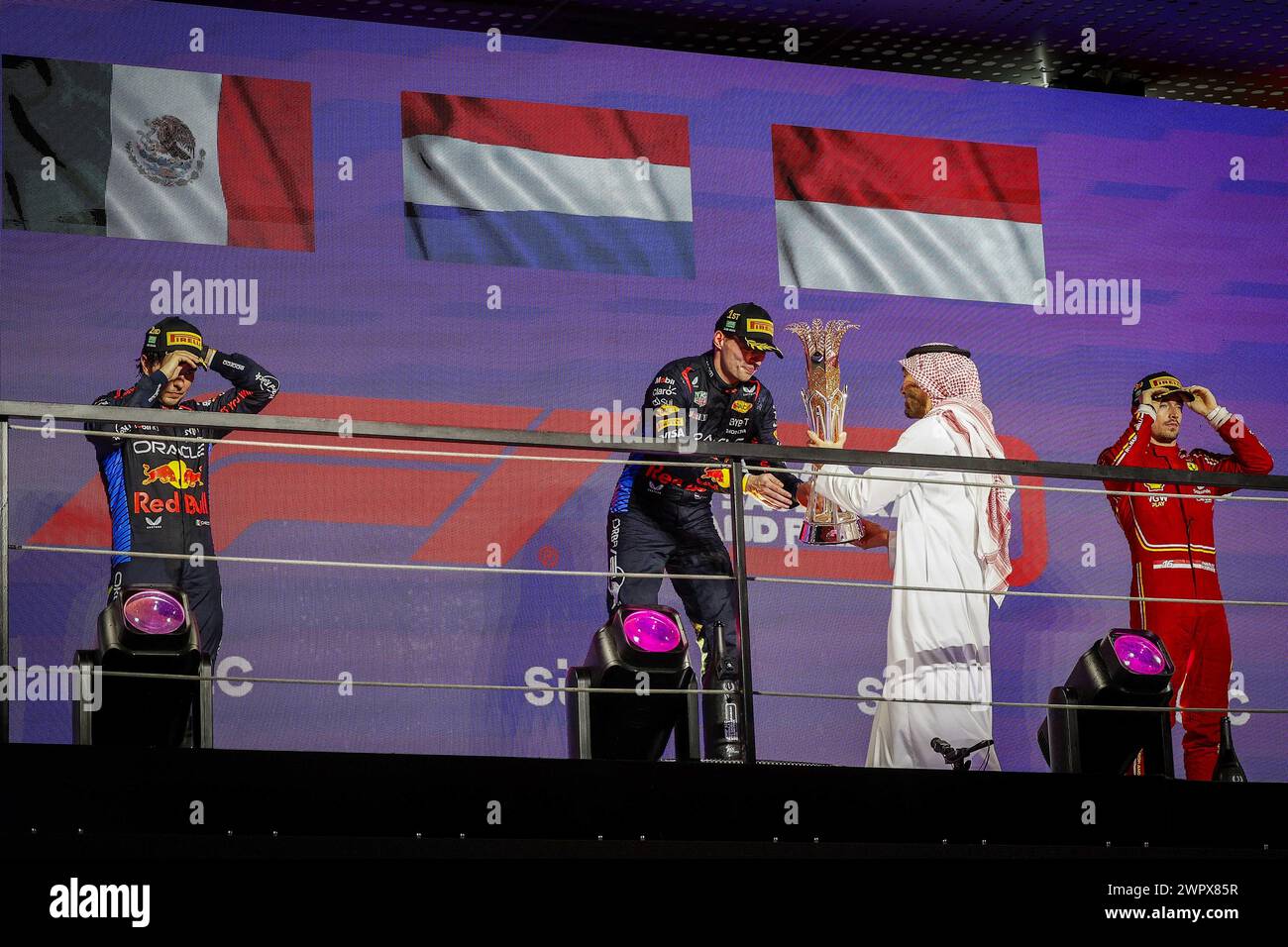 VERSTAPPEN Max (ned), Red Bull Racing RB20, PEREZ Sergio (mex), Red ...