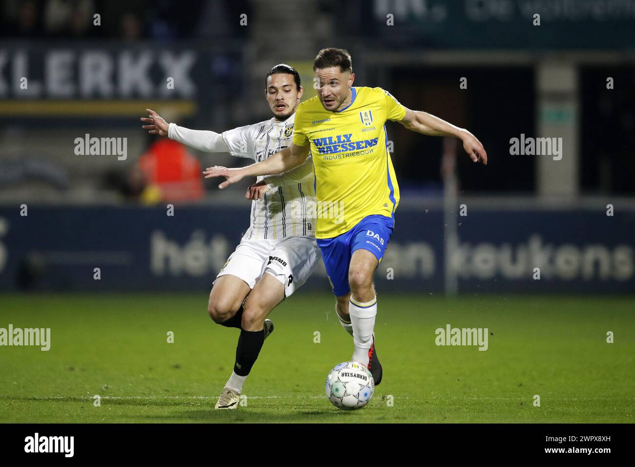 WAALWIJK - (l-r) Anis-Hadj Moussa of Vitesse, Aaron Meijers of RKC ...