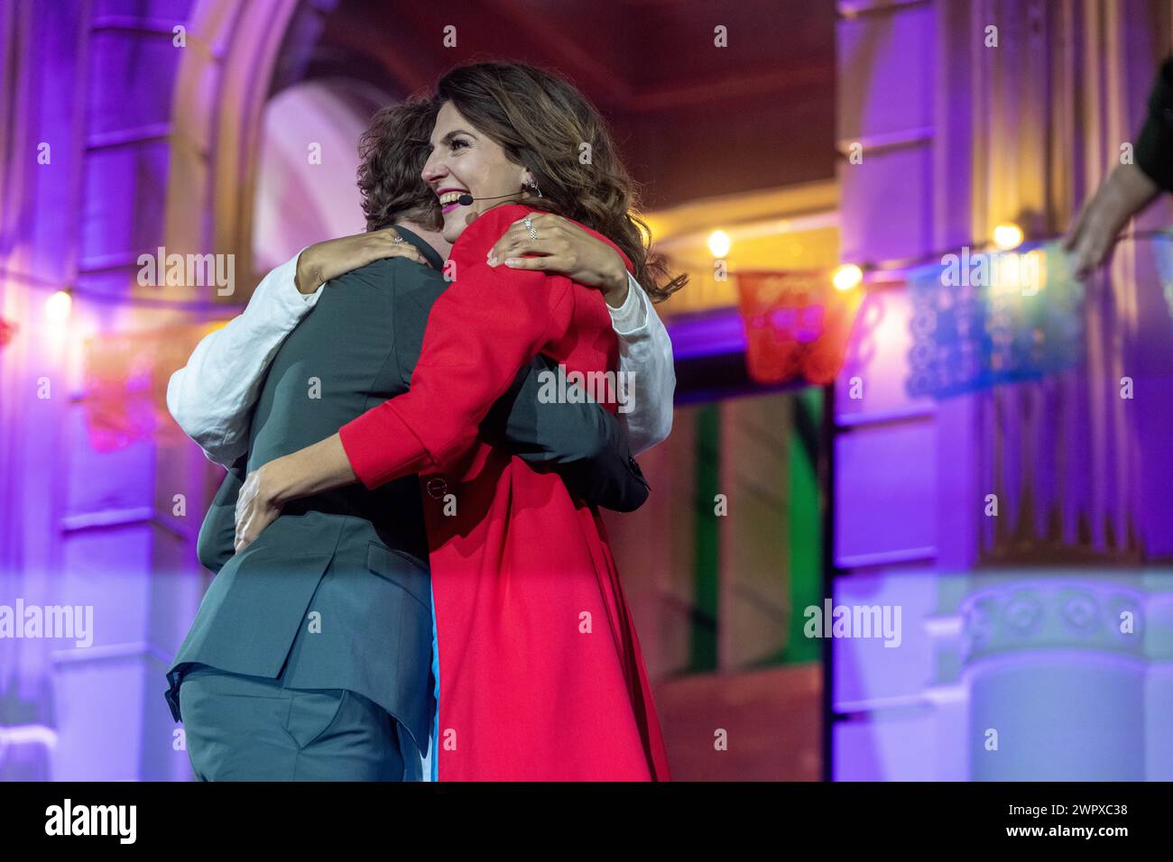 AMSTERDAM - Anna is the Mole during the final of the TV program Wie is ...