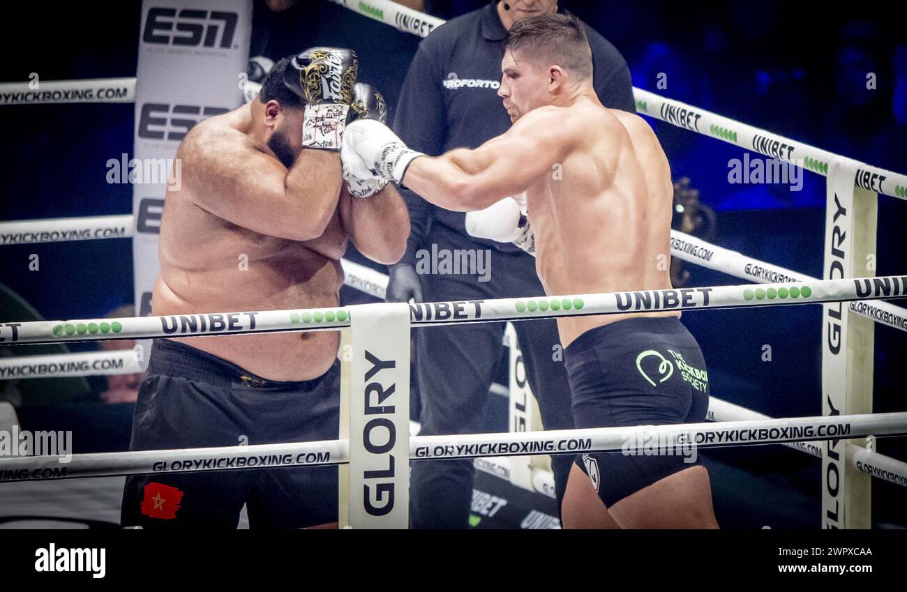 ARNHEM - Kickboxer Rico Verhoeven in action against Nabil Khachab ...
