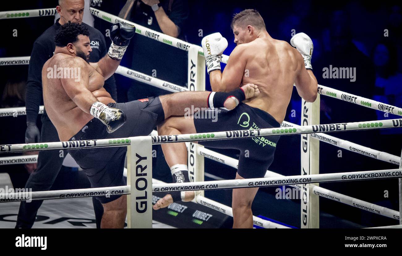 ARNHEM - Kickboxer Rico Verhoeven in action against Nabil Khachab ...