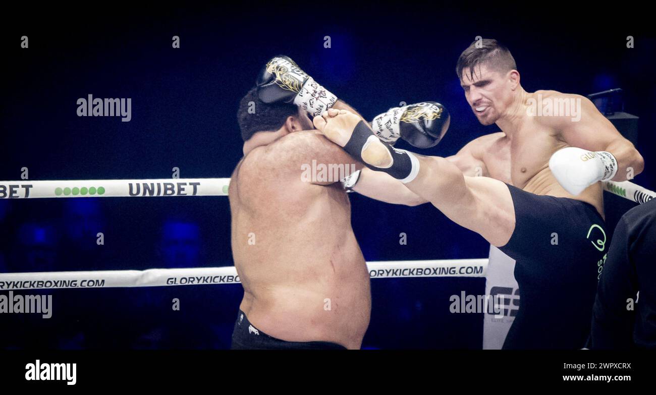 ARNHEM - Kickboxer Rico Verhoeven in action against Nabil Khachab ...