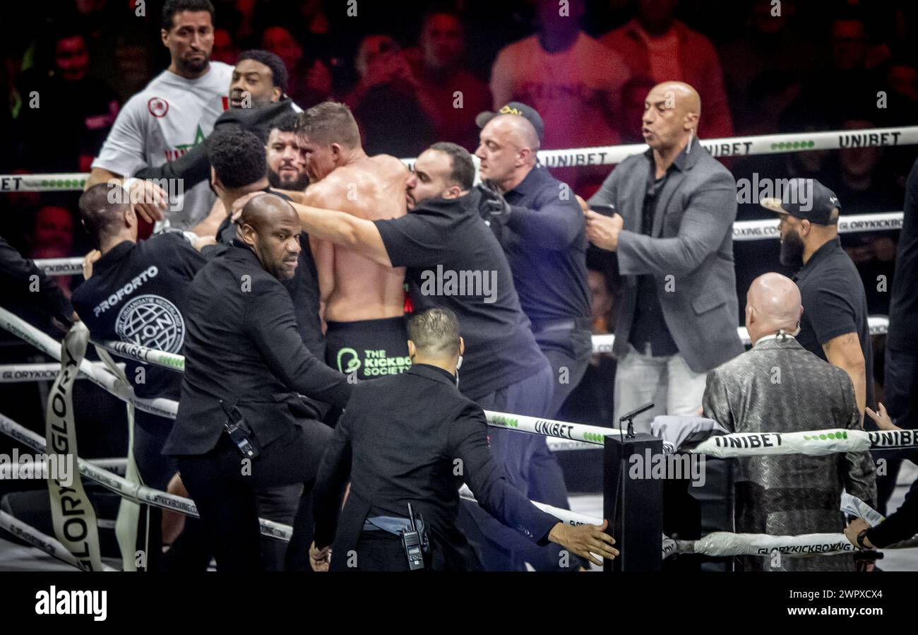 ARNHEM - Kickboxer Rico Verhoeven in action against Nabil Khachab after ...