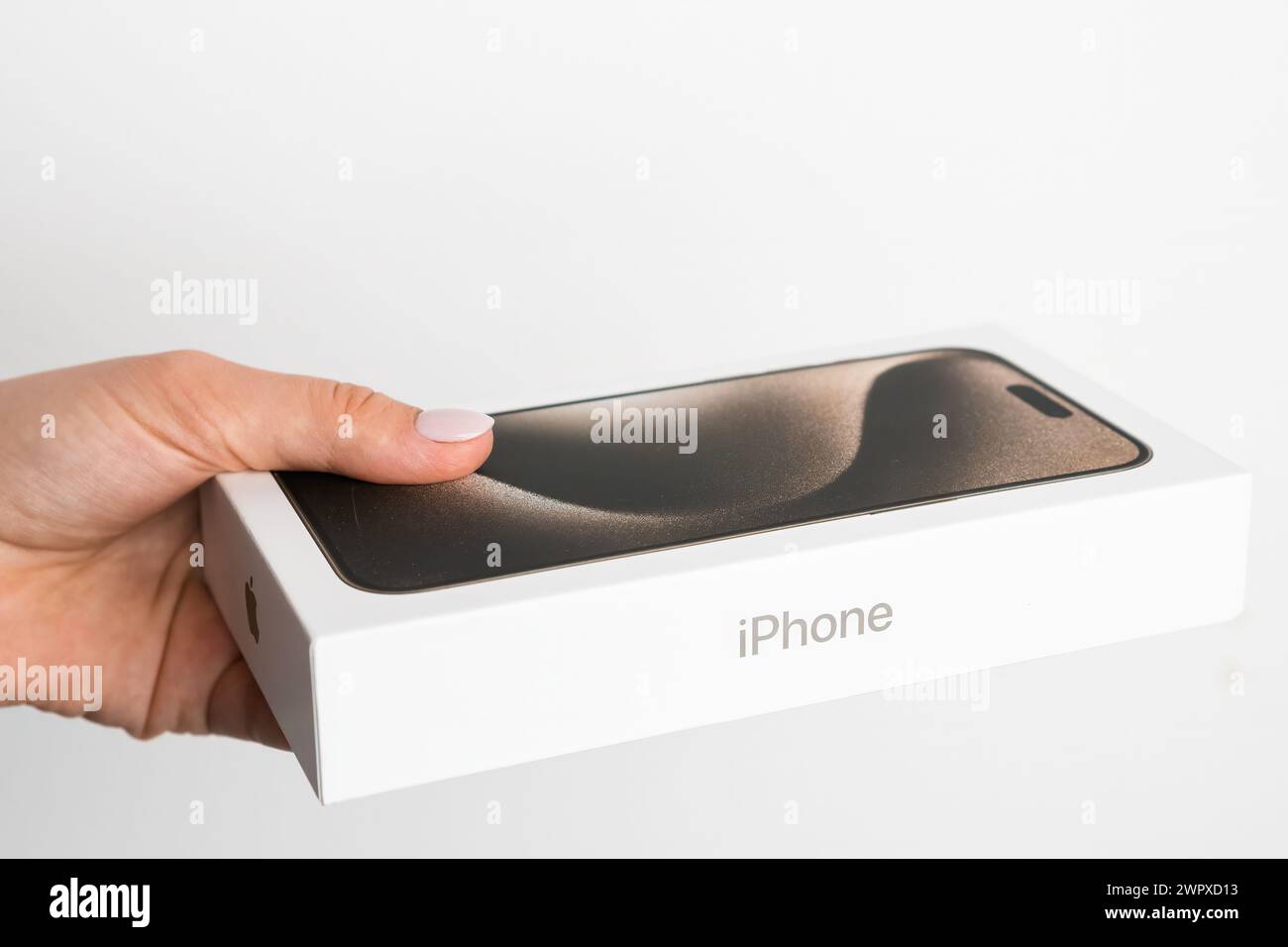 Iphone 14 in a box hi-res stock photography and images - Alamy