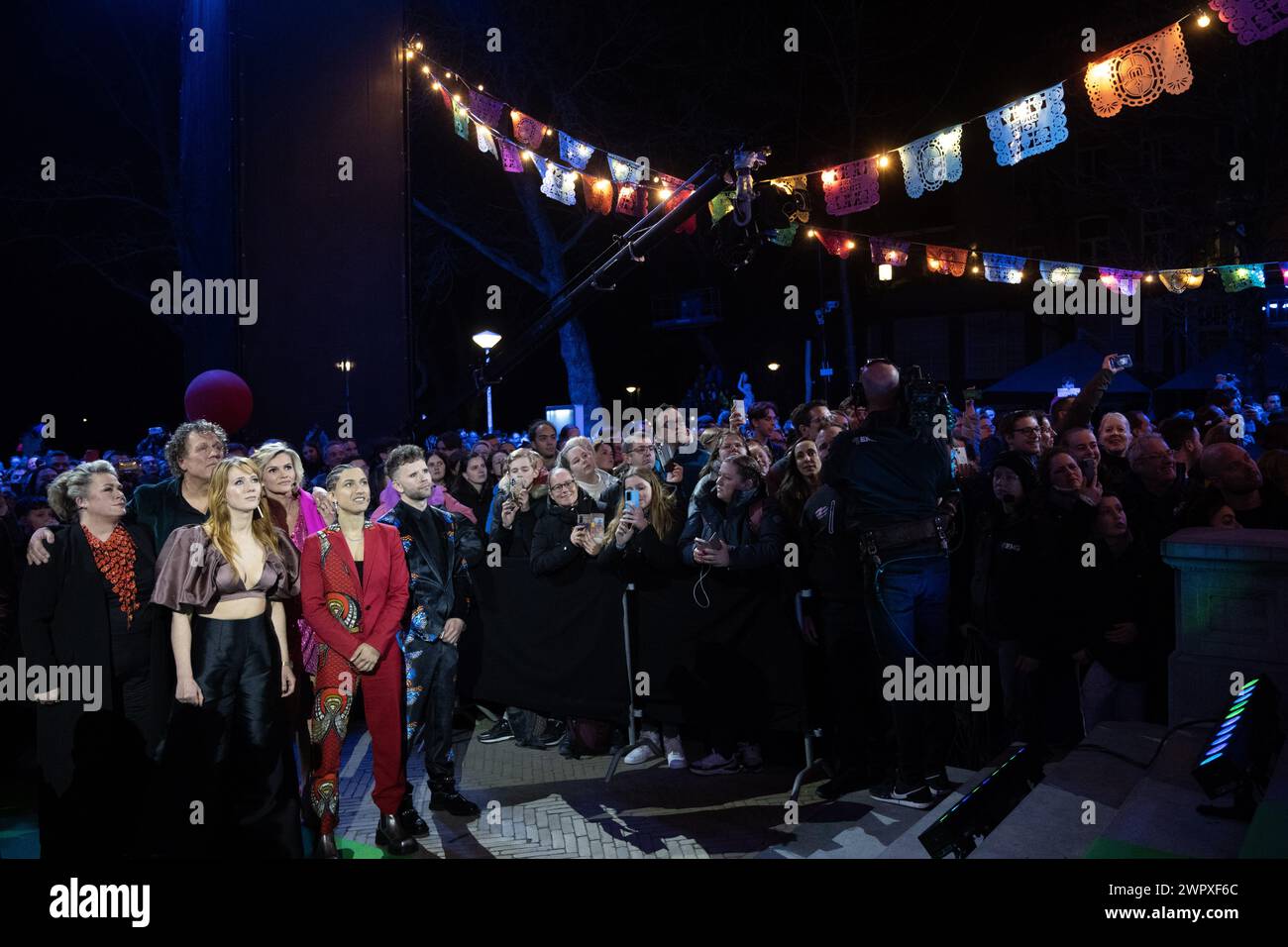Broadcast results hi-res stock photography and images - Alamy