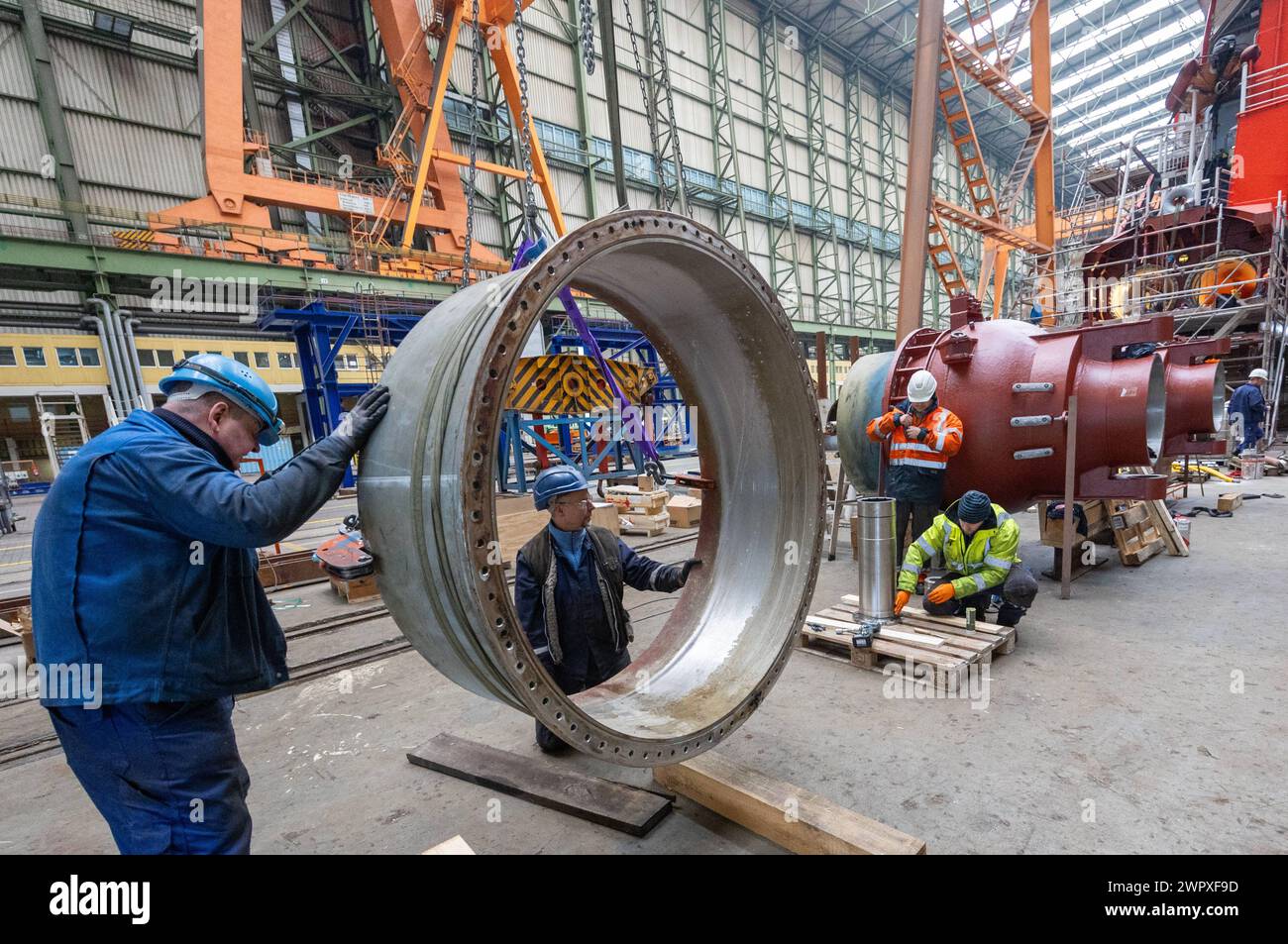 Reparatur der SKANE JET Die SKANE JET wird in der Schiffbauhalle der ...