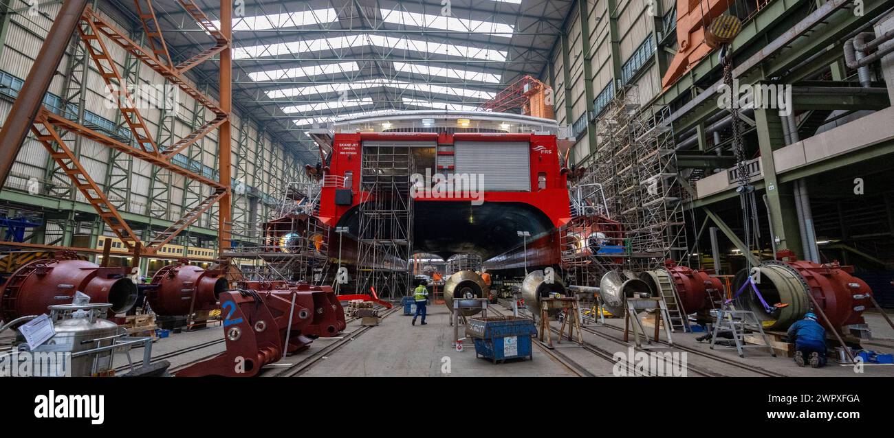 Reparatur der SKANE JET Die SKANE JET wird in der Schiffbauhalle der ...