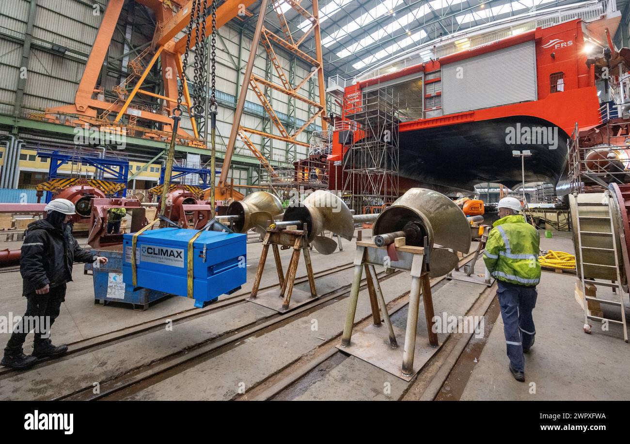 Reparatur der SKANE JET Die SKANE JET wird in der Schiffbauhalle der ...