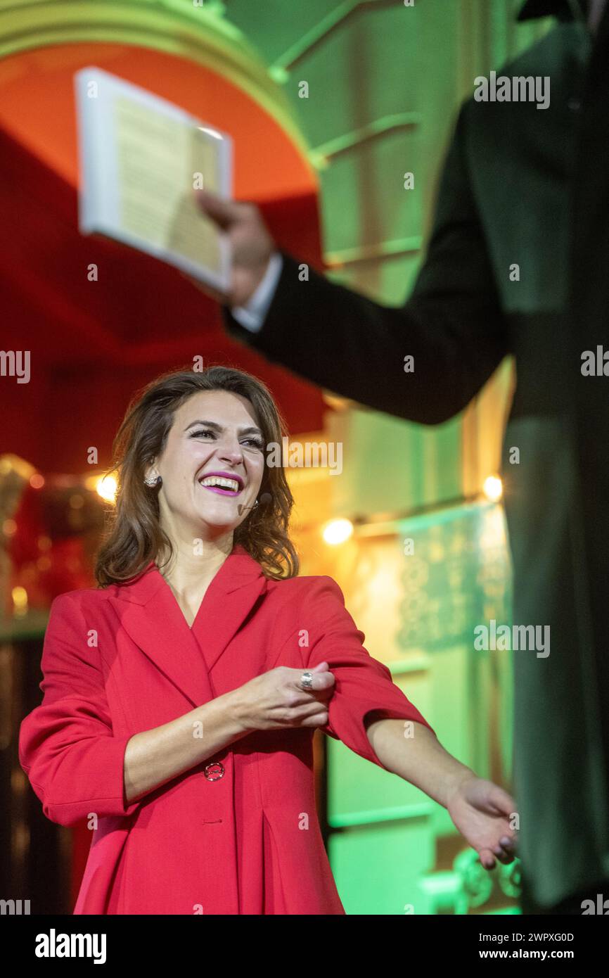 AMSTERDAM - Anna is the Mole during the final of the TV program Wie is ...