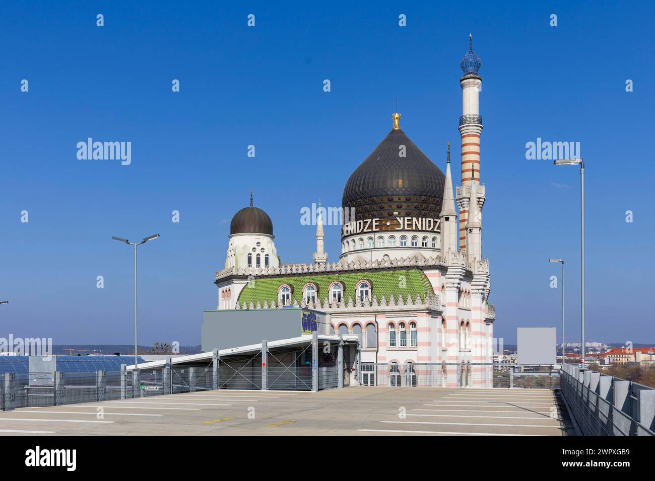 Construction of the Yenidze cigarette factory at Weisseritzstrasse 3 in ...