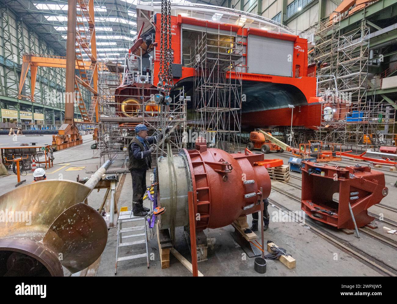 Reparatur der SKANE JET Die SKANE JET wird in der Schiffbauhalle der ...