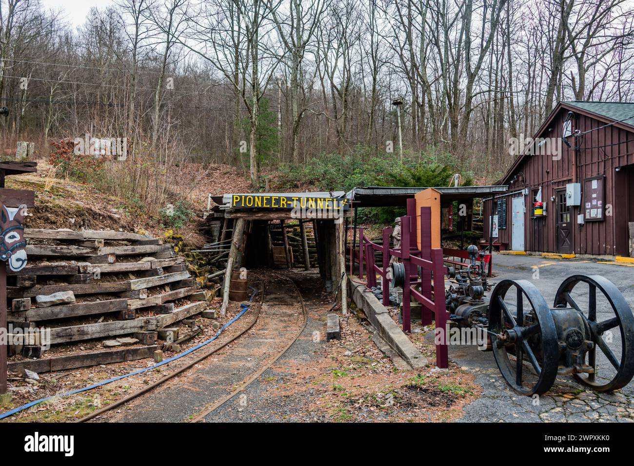 Pioneer tunnel coal mine hi-res stock photography and images - Alamy