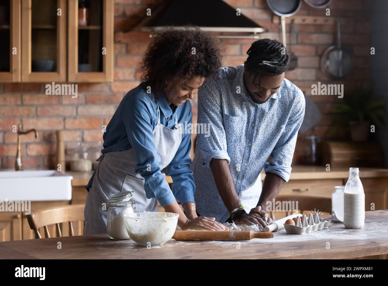 Couple cooking together recipe hi-res stock photography and images - Alamy