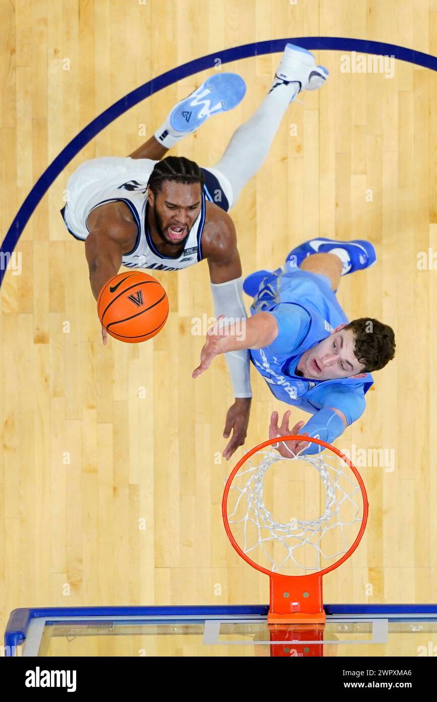 Villanova's Eric Dixon, left, goes up for a shot against Creighton's ...