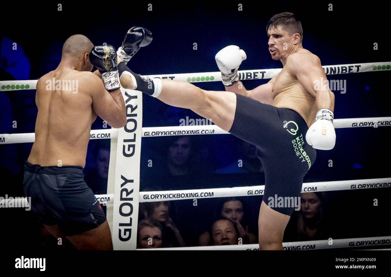 ARNHEM - Kickboxer Rico Verhoeven in action against Levi Rigters in the ...