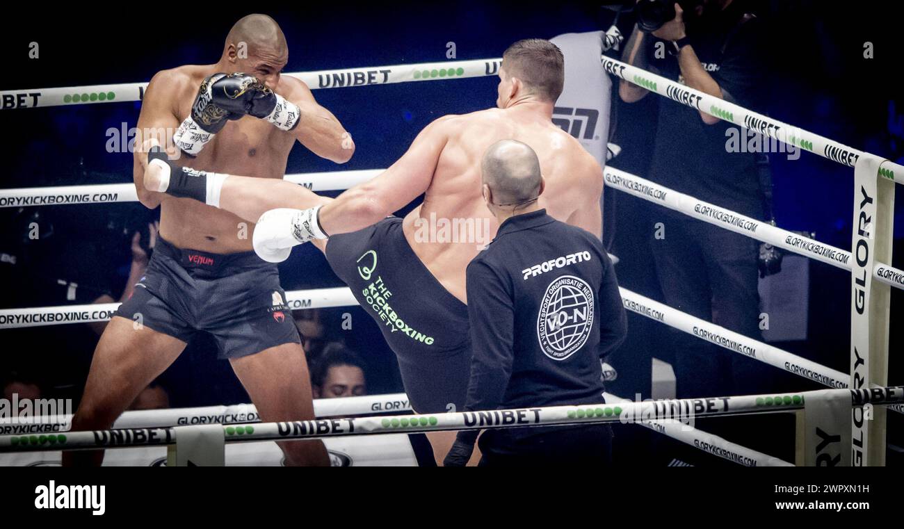ARNHEM - Kickboxer Rico Verhoeven in action against Levi Rigters in the ...