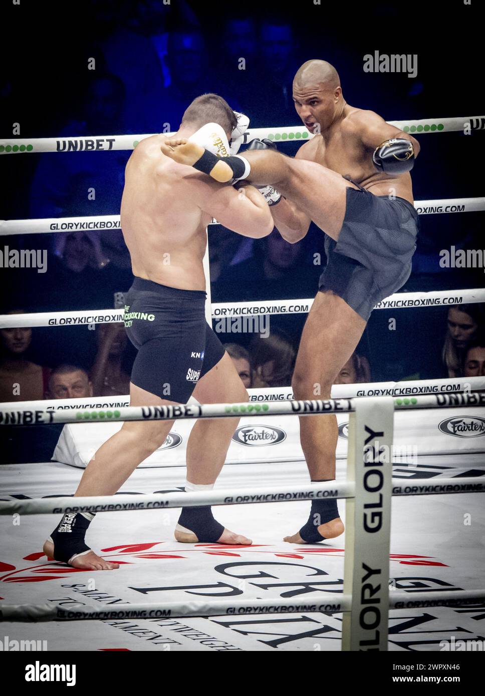 Heavyweight movement hi-res stock photography and images - Alamy