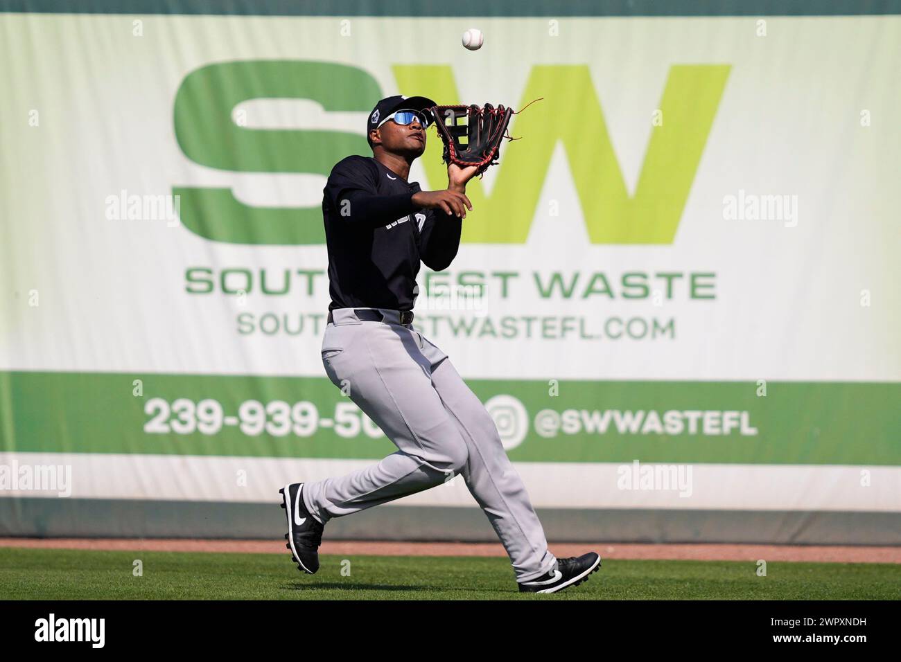 New York Yankees right fielder Oscar Gonzalez fields a sacrifice fly by ...