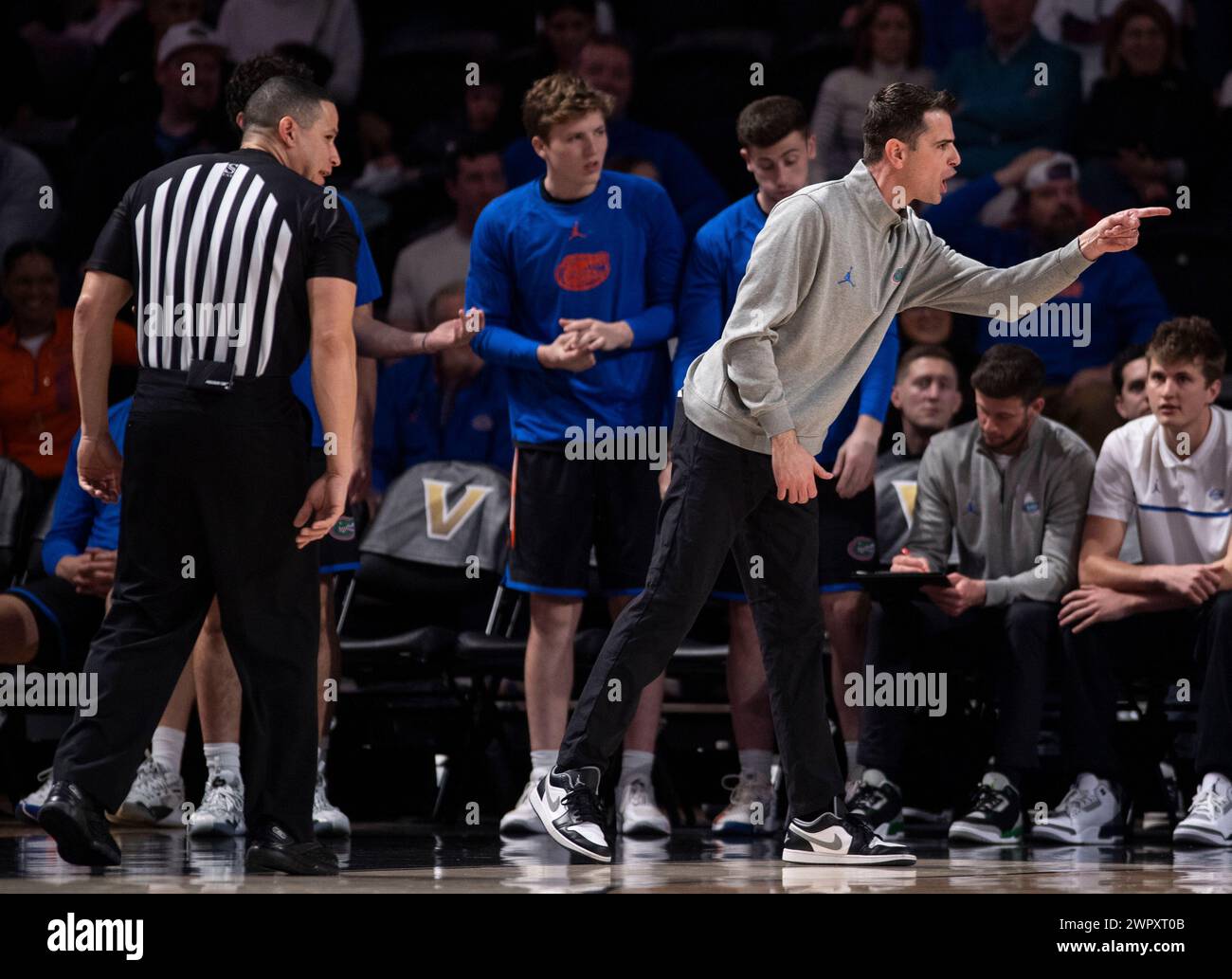 Nashville, Tennessee, USA. 9th Mar, 2024. Florida Gators head ...