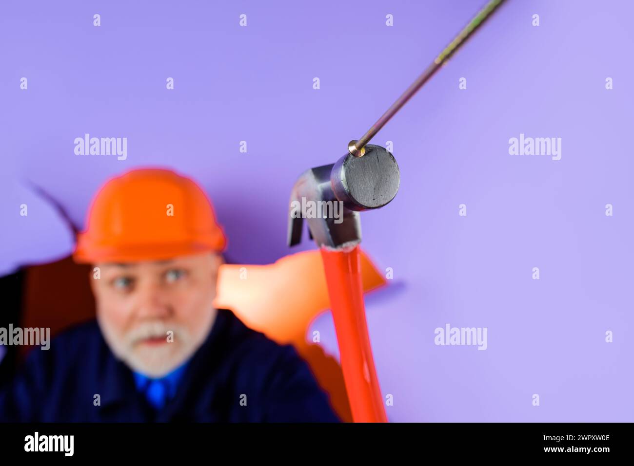 Man driving nail hi-res stock photography and images - Alamy