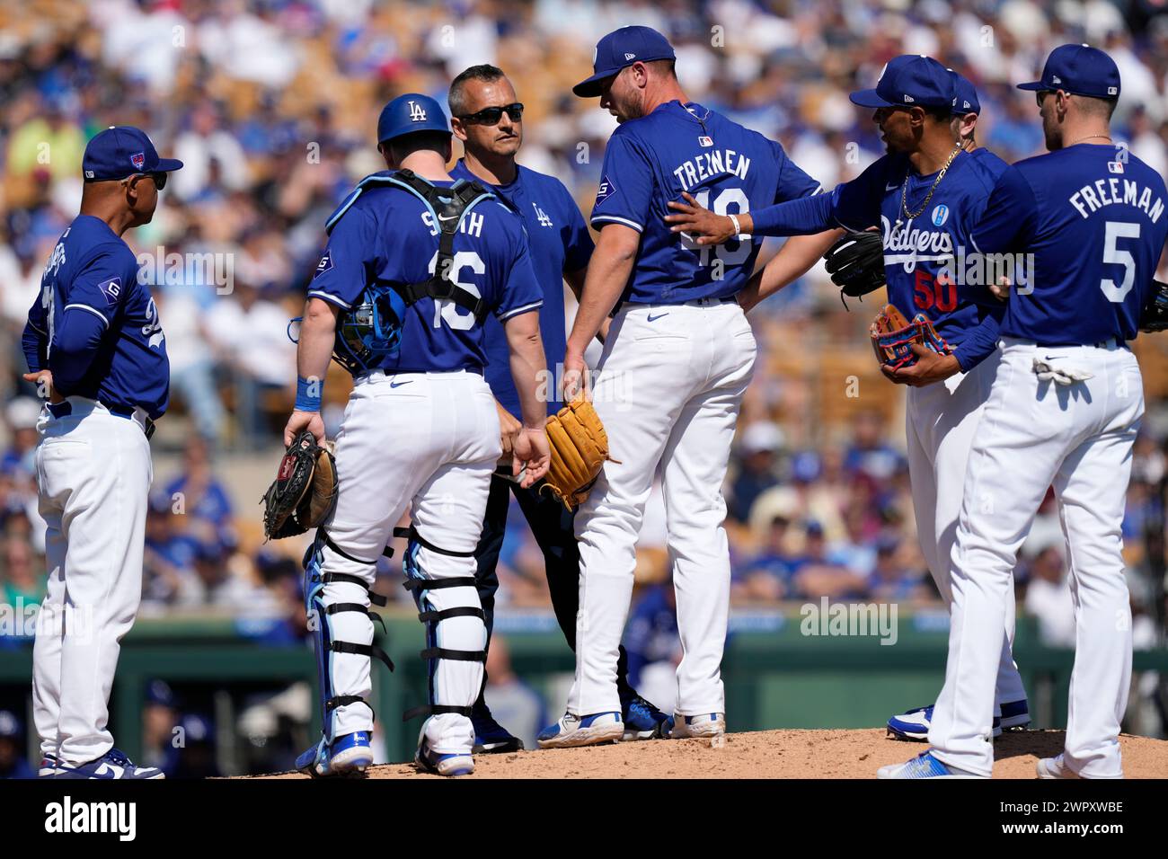 Los Angeles Dodgers shortstop Mookie Betts (50) brushes off the back ...