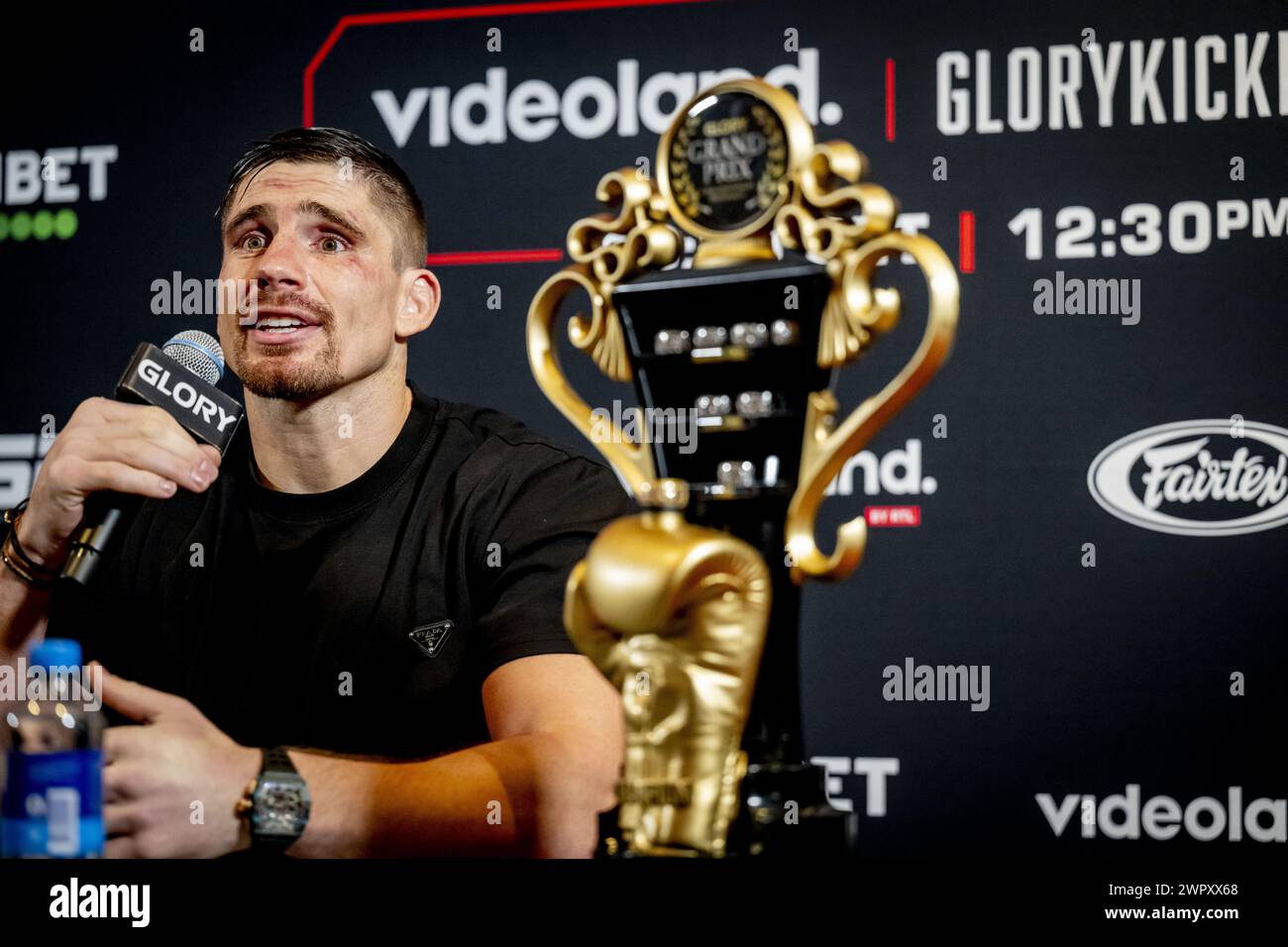 ARNHEM - Kickboxer Rico Verhoevenna his final of the GLORY Heavyweight ...