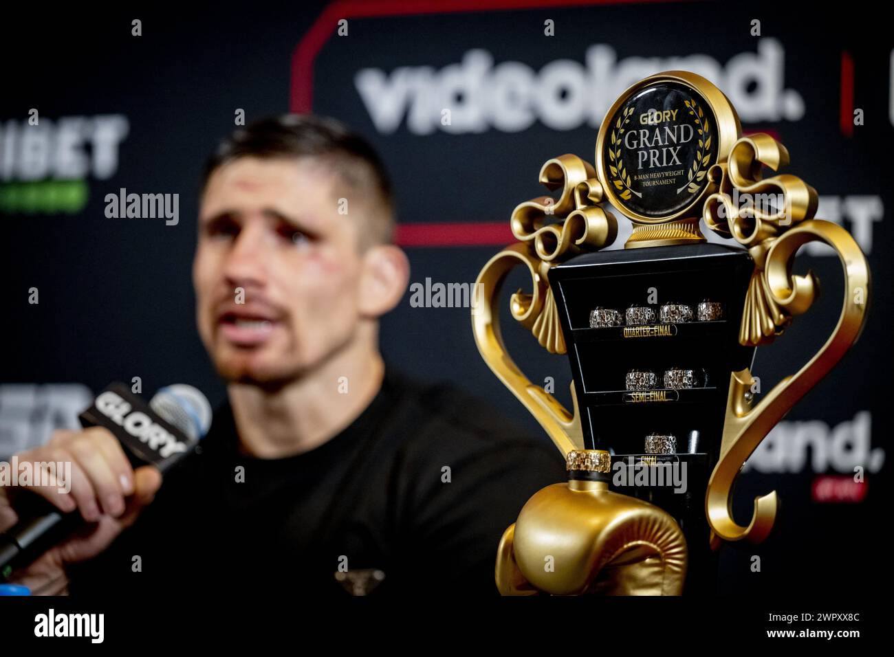 ARNHEM - Kickboxer Rico Verhoevenna his final of the GLORY Heavyweight ...