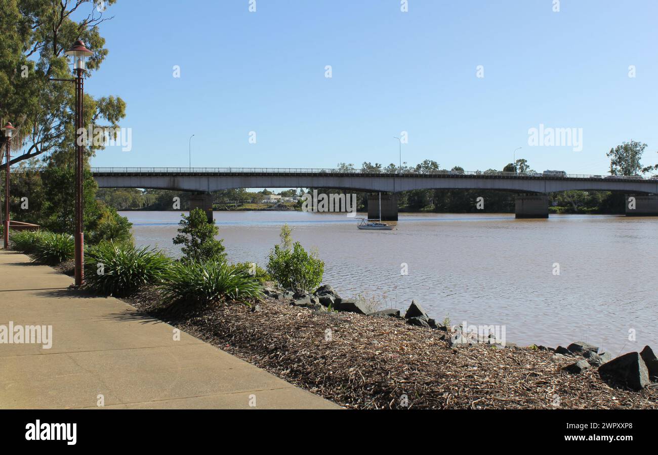 View of the Fitzroy River and bridge in Rockhampton, Queensland ...